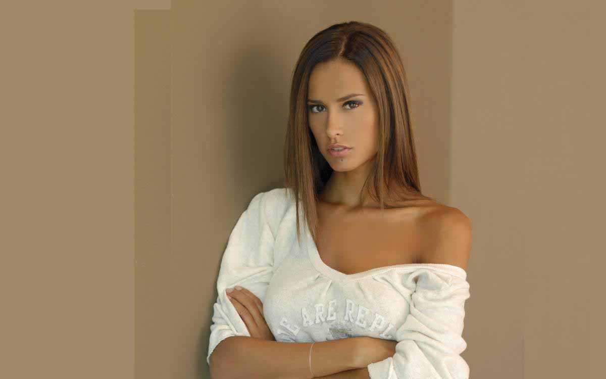 Michela Coppa Attrice Presentatrice Televisione Cantante E Talenta